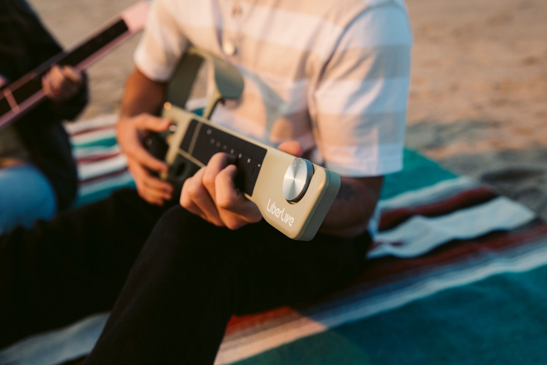 How to Play Guitar for Beginners: A Simple Guide to Get You Started ...
